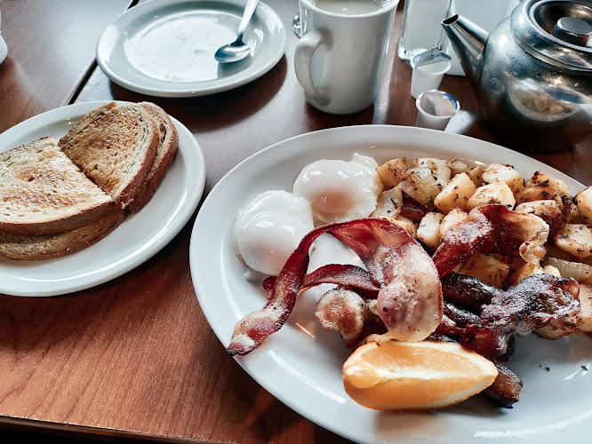 Fitz's Classic Grill BBQ Smoke House - Entertainment Ottawa