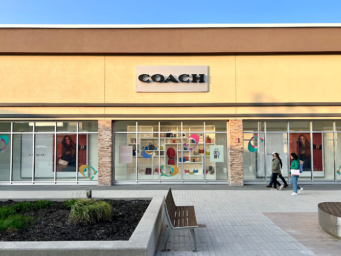 COACH Outlet | Women's clothing store | Entertainment Ottawa